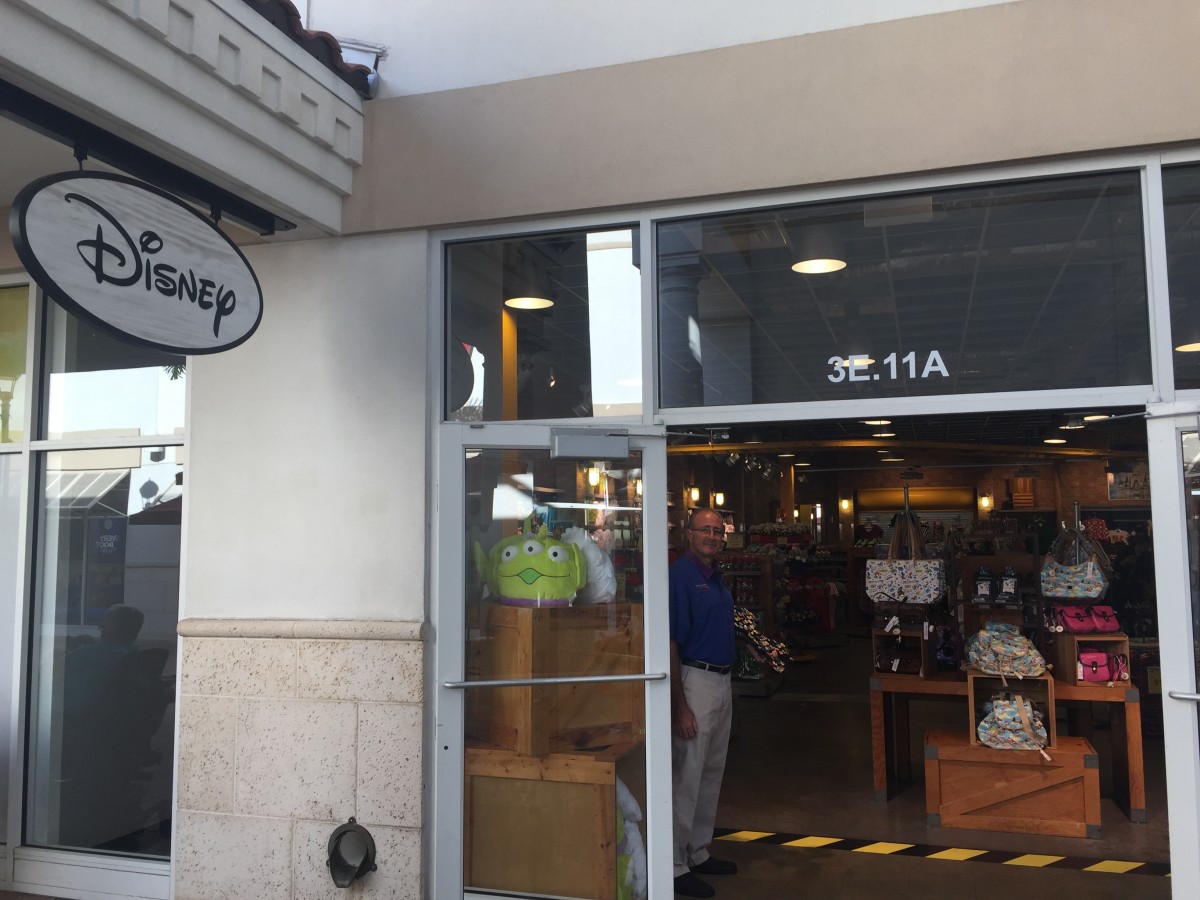 The Magic, The Memories, and Merch! December 2015 Photo Report of the ...