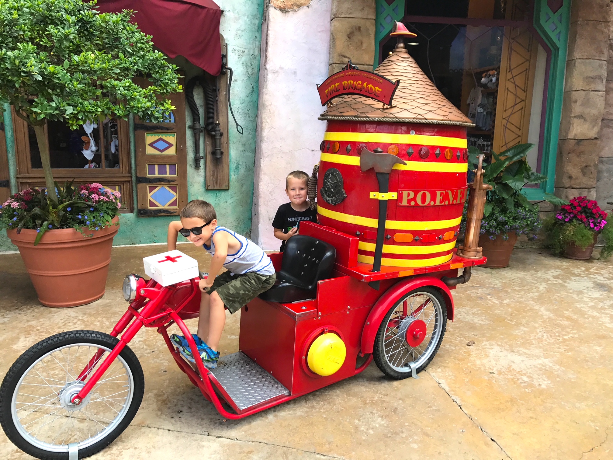 SATURDAY SIX: 6 Reasons We Love PORT OF ENTRY at Universal’s Islands of ...
