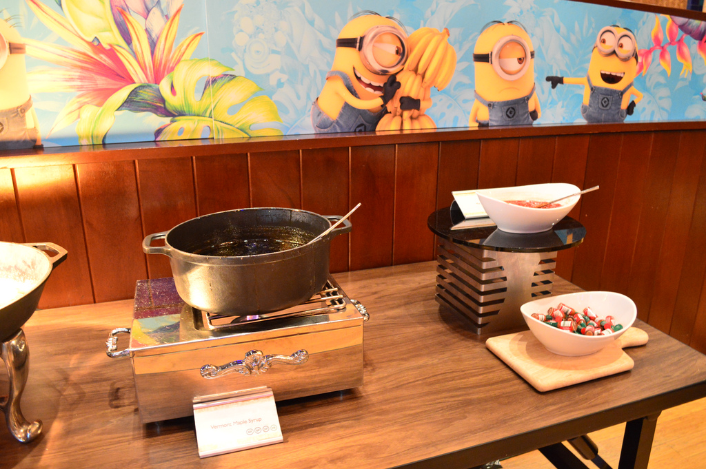Universal Dining: Despicable Me Character Breakfast at Loews Royal ...