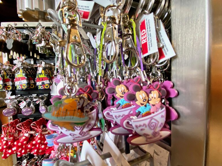 These Walt Disney World Keychain Sets Are Affordable Souvenirs ...