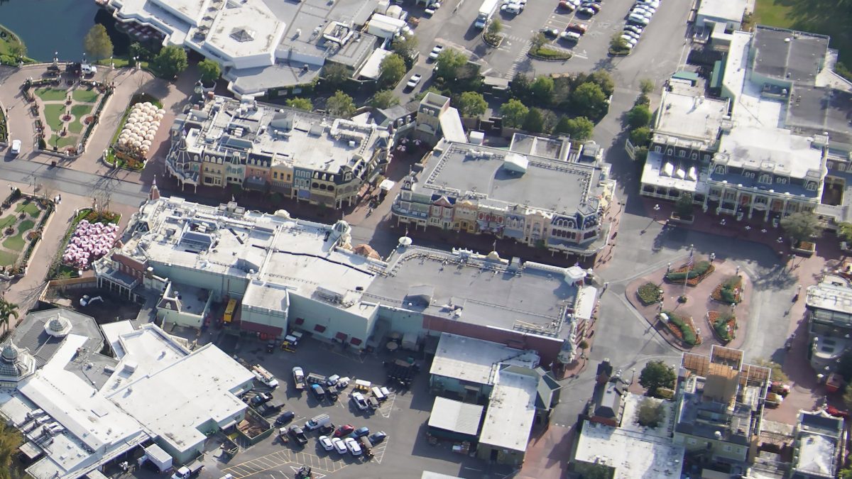 The SATURDAY SIX Looks at the EMPTY THEME PARKS at Universal and Walt ...