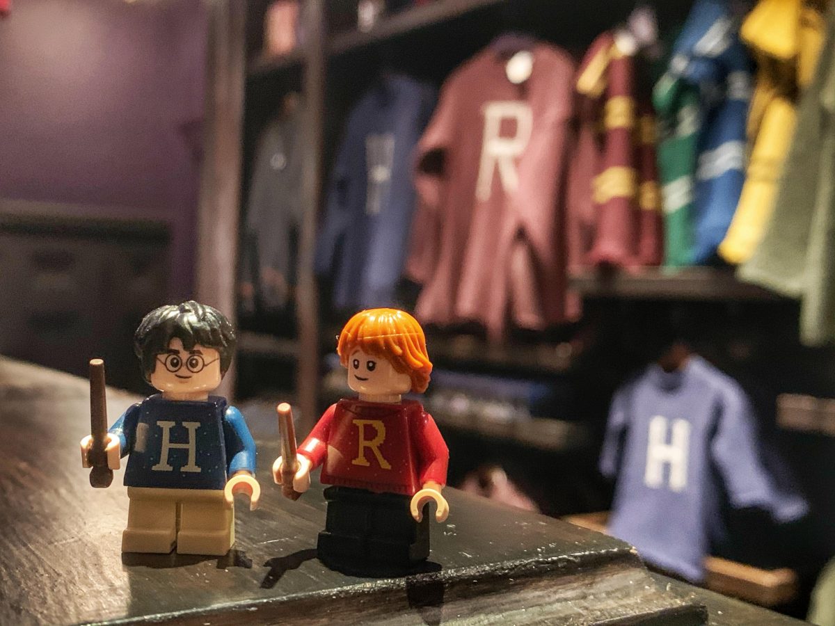 The SATURDAY SIX Presents: PLASTIC IN THE PARKS – Wizarding World of ...