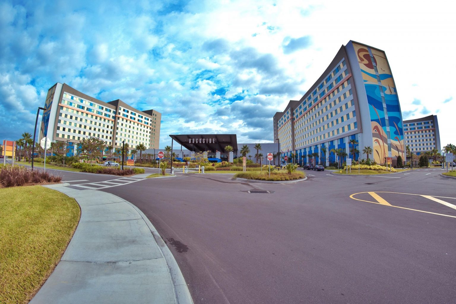 SATURDAY SIX: 6 Reasons We Love Universal’s DOCKSIDE INN & SUITES ...