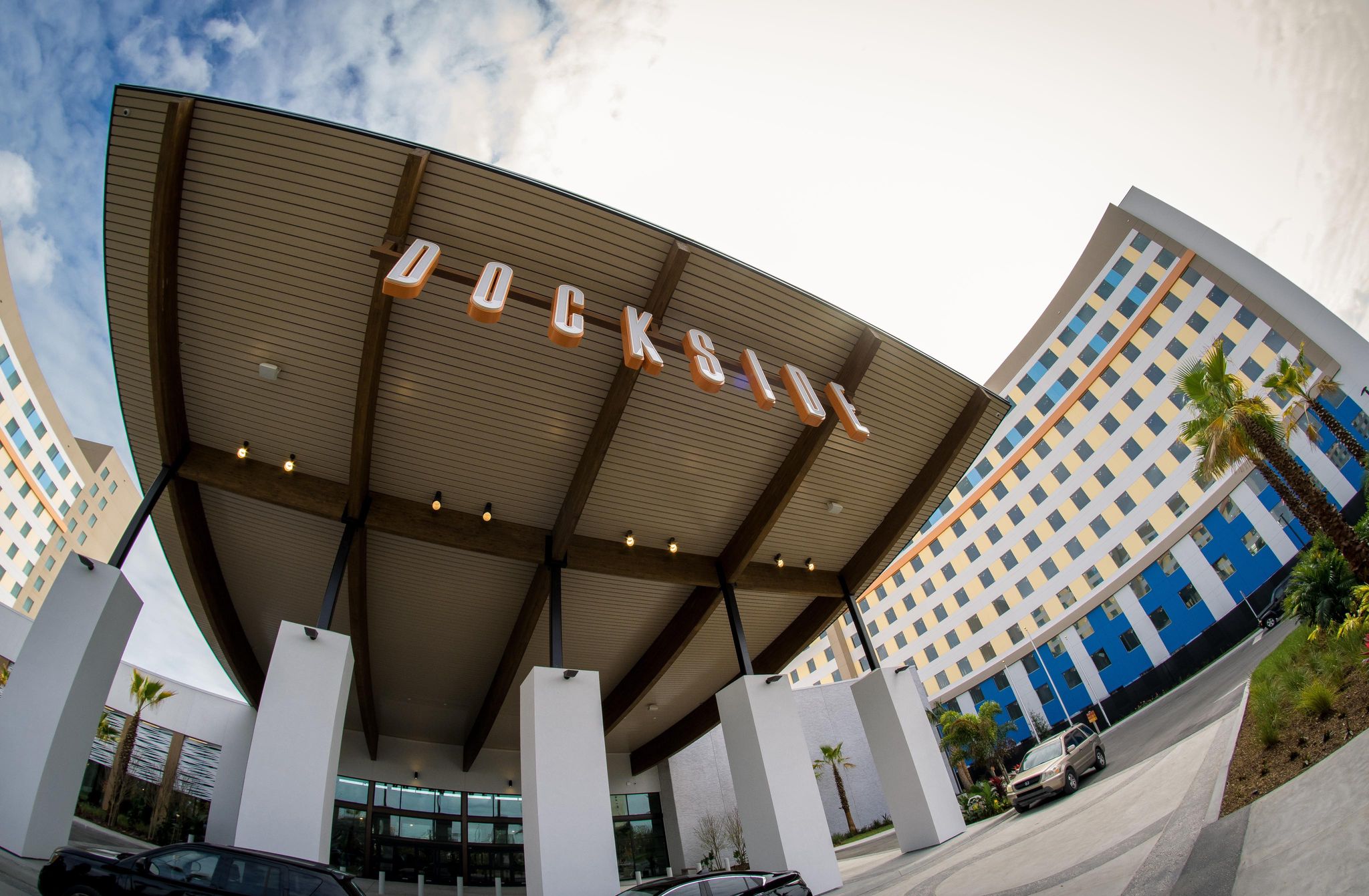 SATURDAY SIX: 6 Reasons We Love Universal’s DOCKSIDE INN & SUITES ...