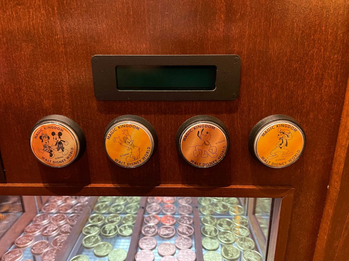PHOTOS – At Magic Kingdom Today: Extended Queues, a Camera Crew, and ...