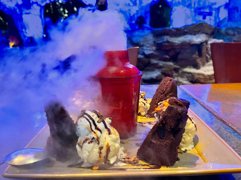 T-Rex Restaurant: A Meal 200 Million Years in the Making | TouringPlans ...